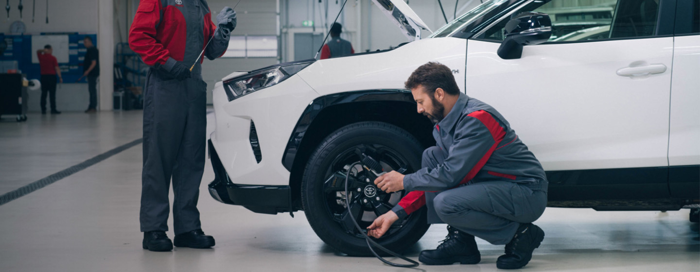 Hybrid car service | Toyota Ireland